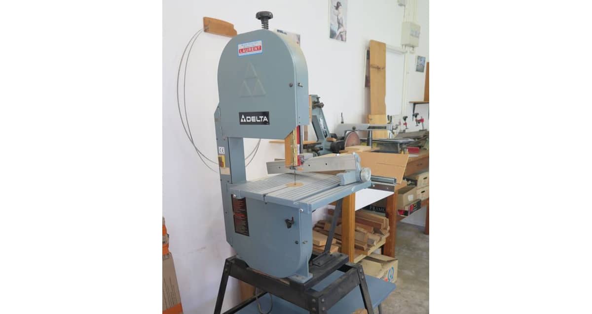 Delta 28-190 Bandsaw Review: Features, Blade Size, and Upkeep ...